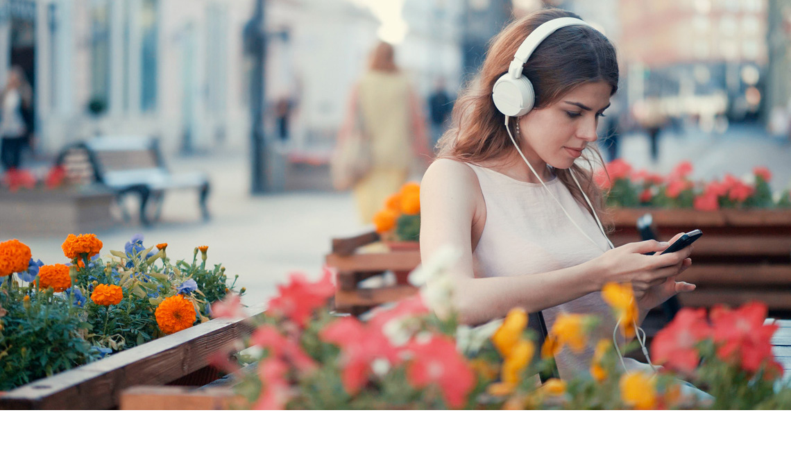 Cách trả lời câu hỏi "Do you like listening to music?" trong IELTS Speaking